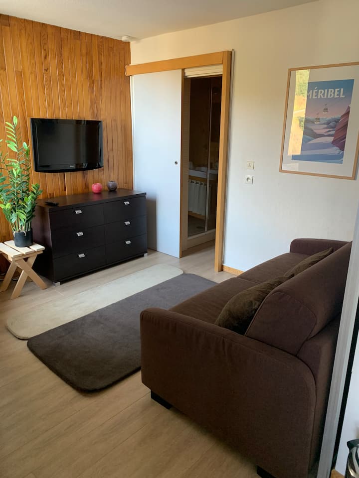 Les Menuires, Pistes/commerces Devant La Residence - Les Menuires
