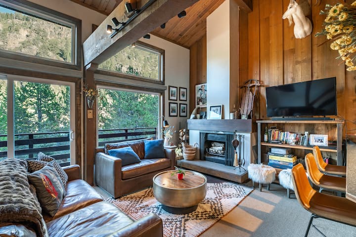 "Old School" Alpine Meadows Condo, Family-friendly - Tahoe City, CA