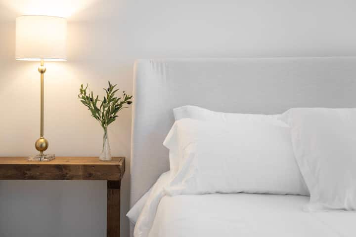 Charming 5 Bed Rowhouse | Downtown,stadiums,strip - Pittsburgh, PA