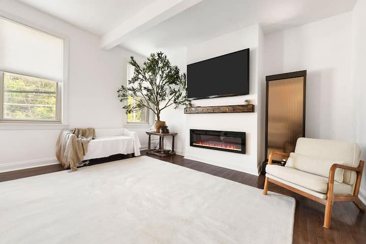 Charming 5 Bed Rowhouse | Downtown,stadiums,strip - Pittsburgh, PA