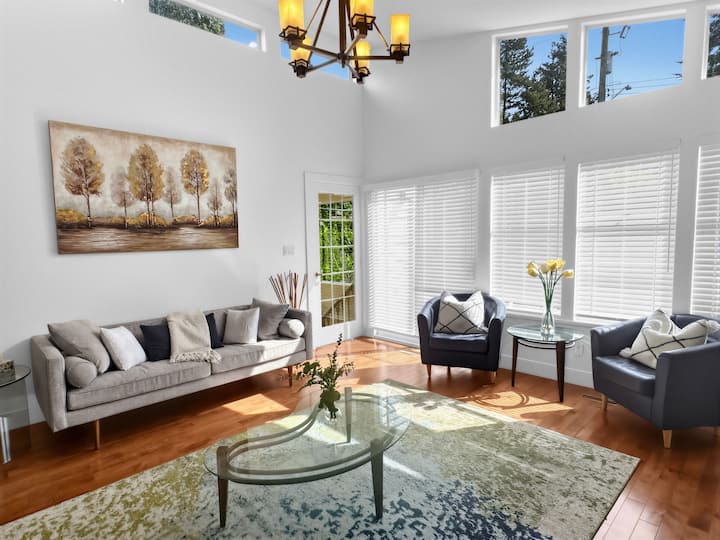 Bright And Spacious 3 Bedroom House - 西溫哥華