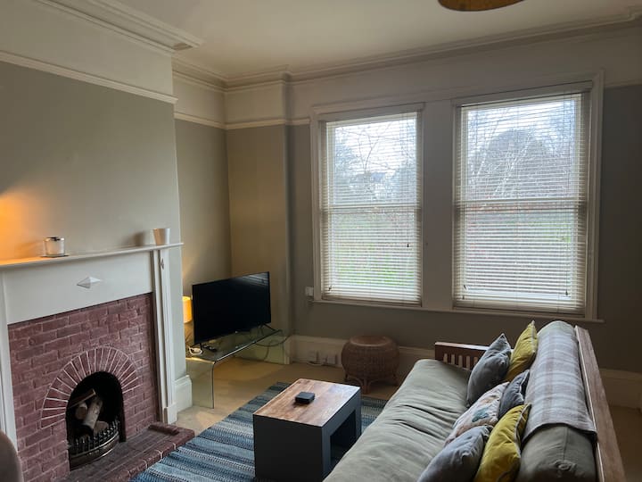 Central Exeter Apartment Overlooking Park - Devon