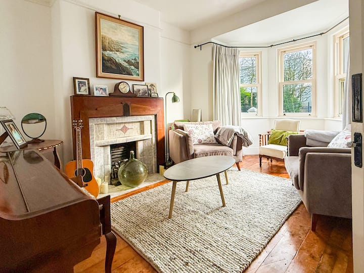 Amazing Location, 1930s Family Home In City Centre - Galway