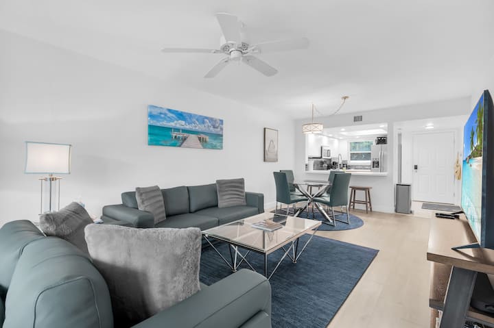 Amazing Newly Remodeled Beach Condo Steps To Beach - Marco Island, FL