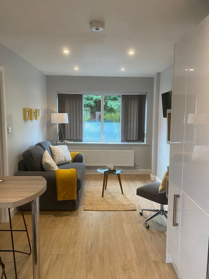 Emersons Green Annex, Private Courtyard & Parking - Bristol