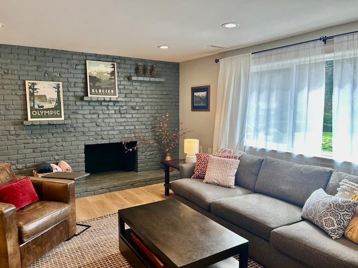 Newly Updated In Time For The World Cup! - Bothell, WA