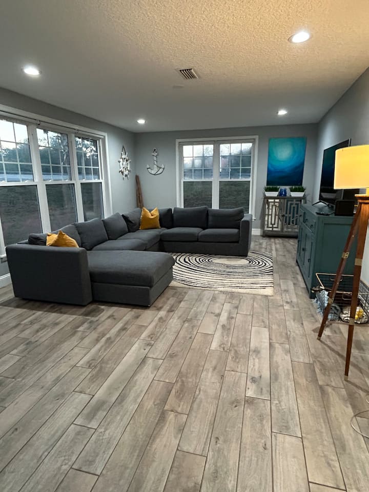 Jacksonville Intracoastal Retreat + Close To Beach - Neptune Beach, FL