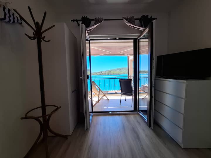 Apartment Mintaković *Calm And Relax Place* - Tisno