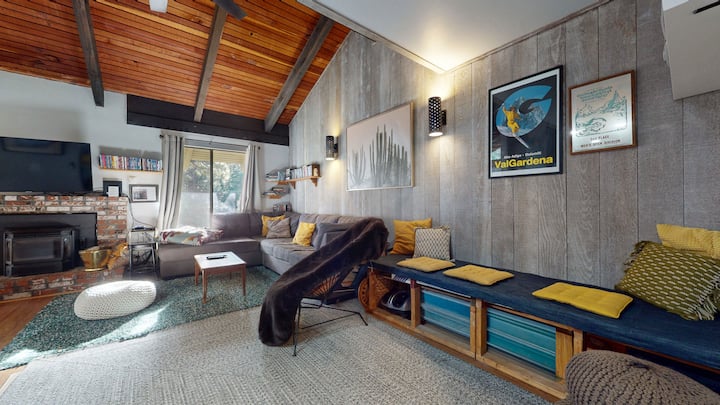 Cozy Cabin Located In The Heart Of Mammoth! - Mammoth Lakes, CA