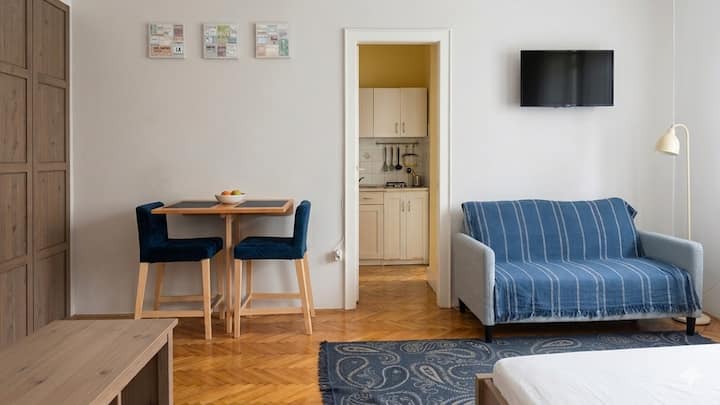 Home Away From Home In The Diplomatic District - Budapest