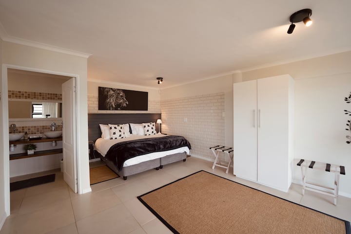 Interlaken Guest House - Sunbird Suite (Honeymoon) - Wilderness