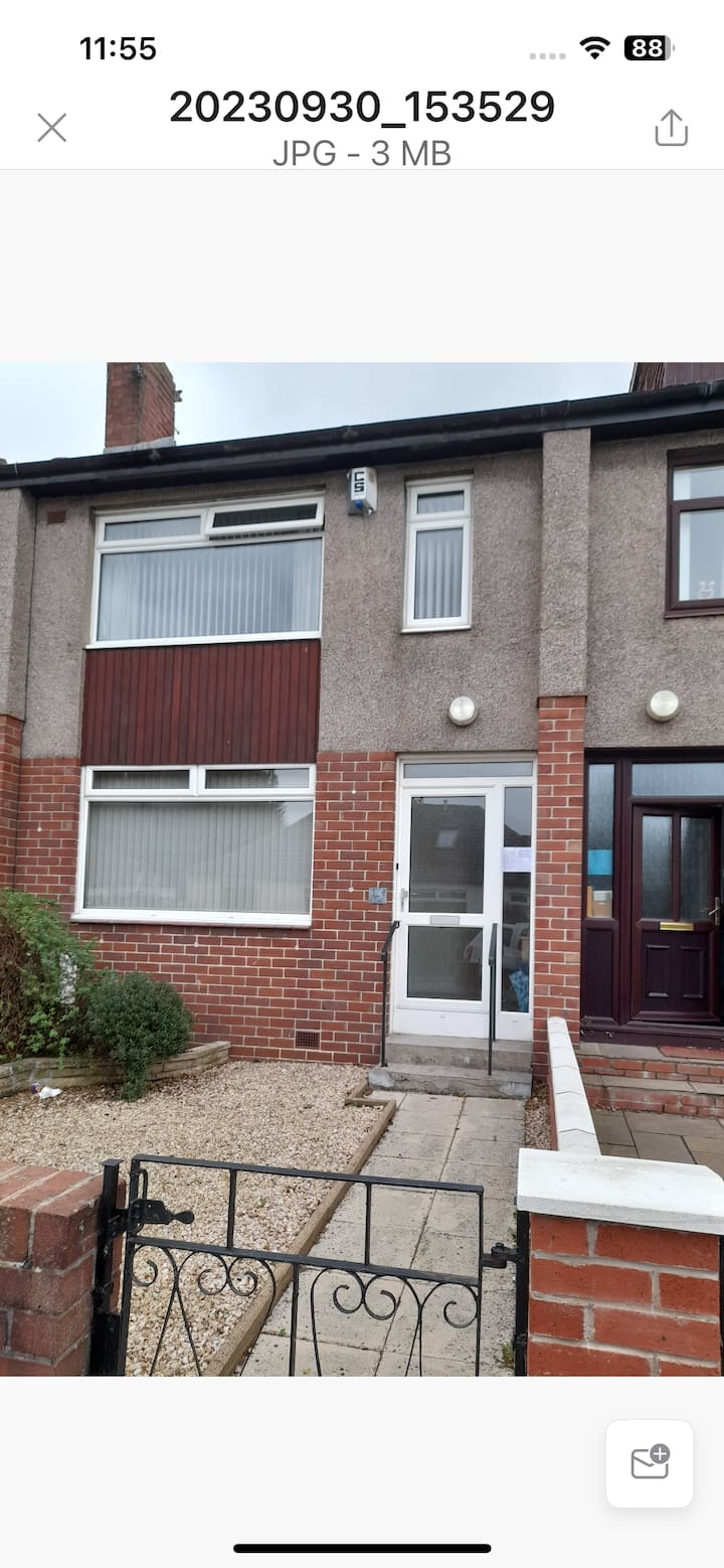 House Close To Good Transport Links Into City. - Edinburgh