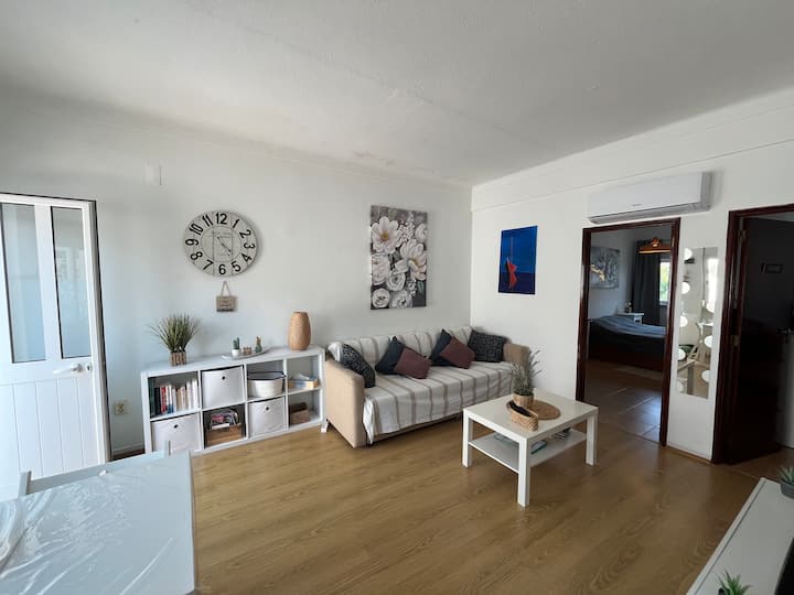 Jolie Petite Maison Typique à Charneca Da Caparica - Amora