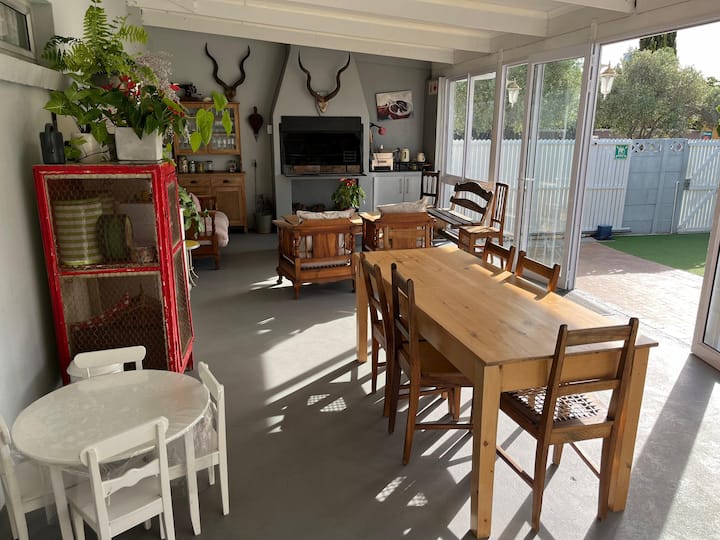 Charming Home Walking Distance From Strand Beach - Somerset West