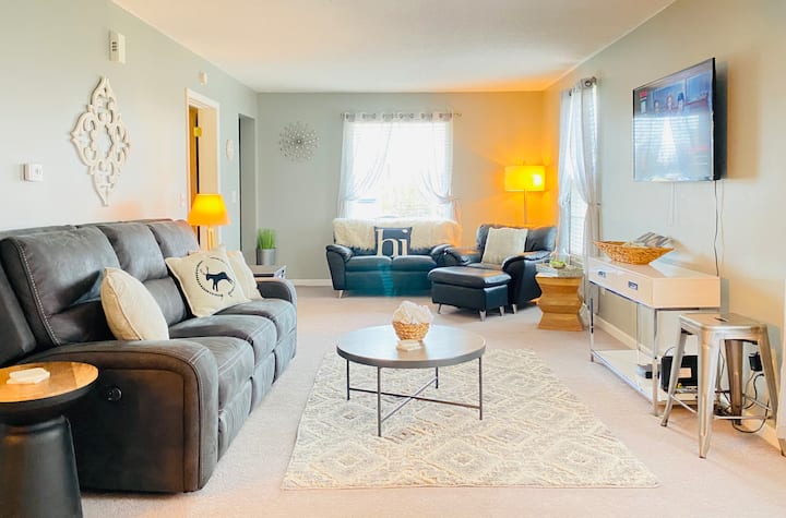 Lush Life Deluxe Bay City Home *Close To Downtown - Bay City, MI