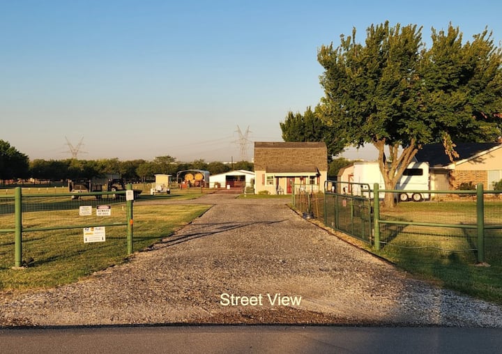 Windy Mane Ranch, Bunkhouse, And Horse Hotel - Roanoke, TX