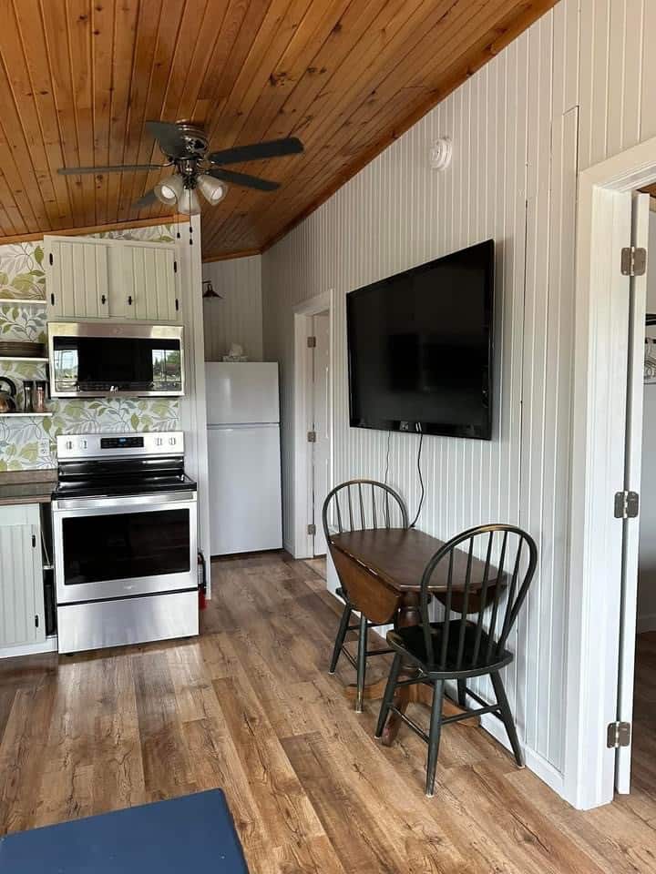 Two Bedroom Cottage And Petting Farm - Cavendish