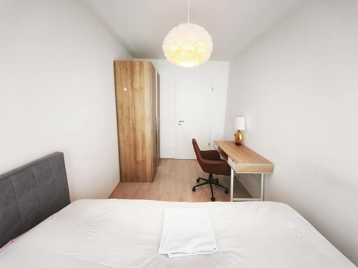 1 Zimmer (4zi.-wohnung) Frei,16min.s-bahn Zum Hbf. - Munich