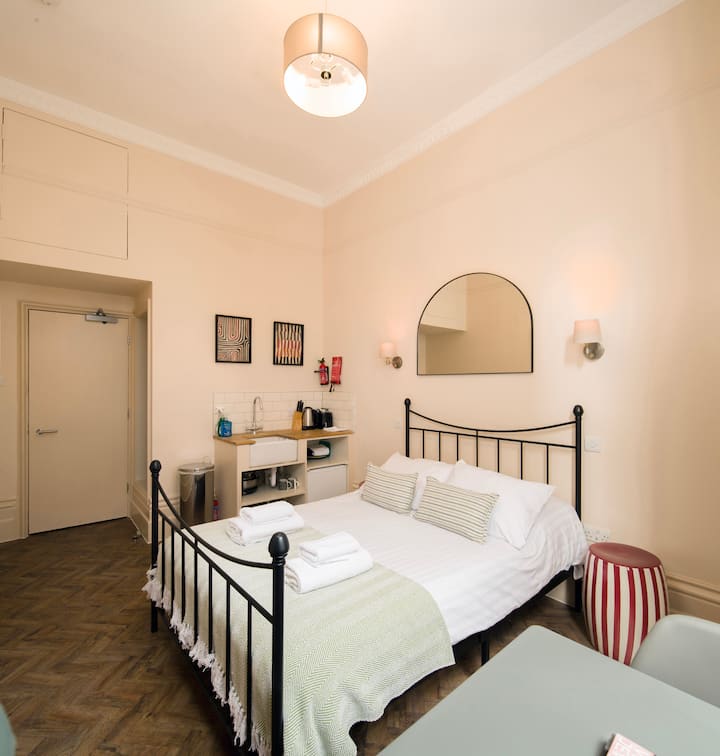 Gorgeous Kensington Studio - London