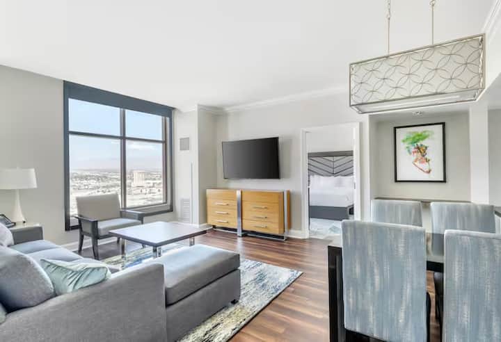 2 Bedroom 2 Bath Suite On The Strip - Las Vegas