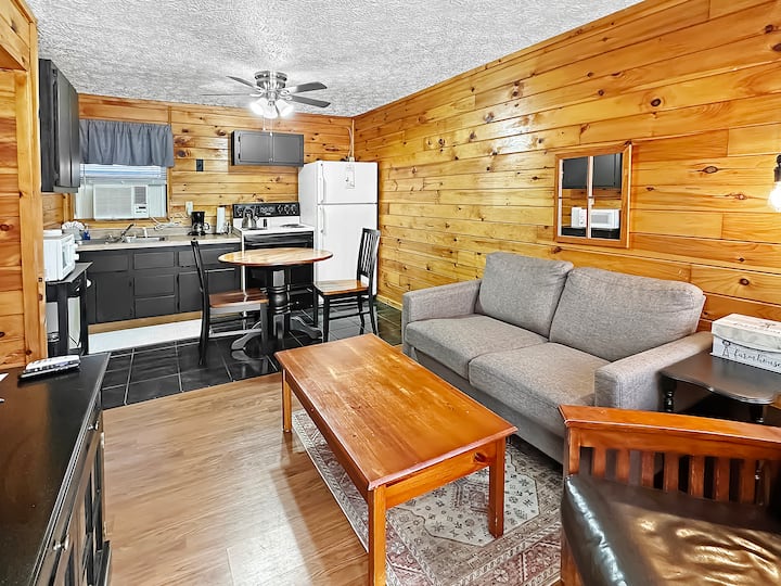 Blue Ridge Lodge - By The Lake - Blue Ridge, GA