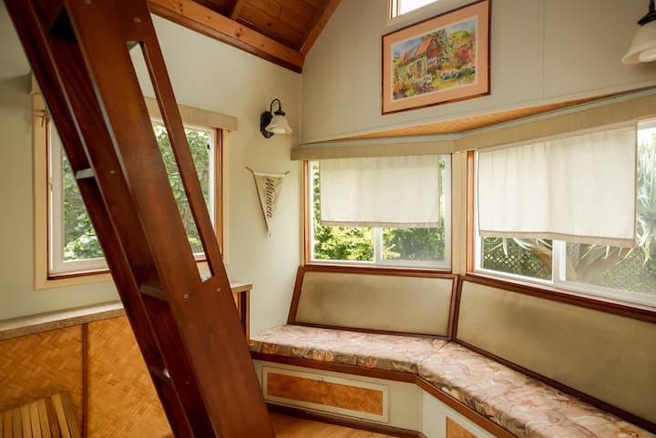 Paniolo Garden Retreat- Private Waimea Tiny Home - Waimea, HI