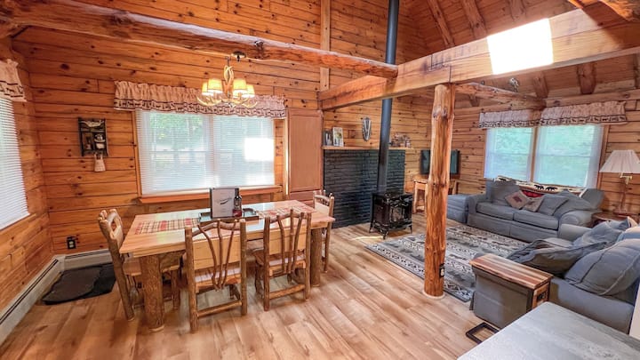 Winnipecabin · Log Cabin W/ Water Access & Hot Tub - Laconia, NH