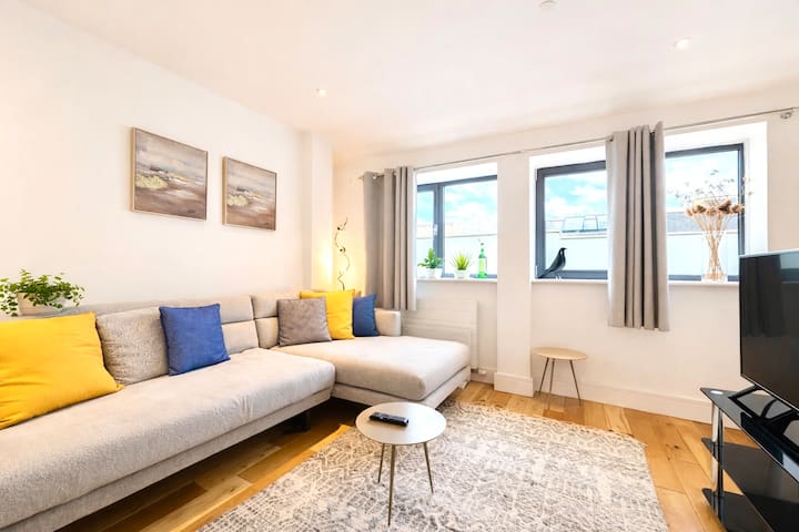 Stylish Victorian Conversion With Large Terrace - Liverpool Street Station London