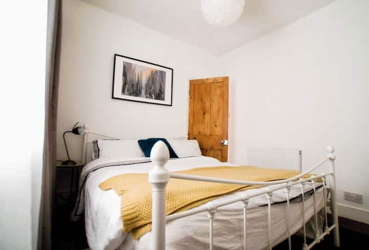 Cozy 2-bedroom On The Edge Of Birkdale Village - Southport