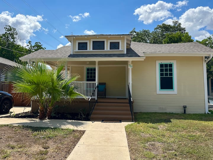 Southtown Cozy Home - San Antonio, TX