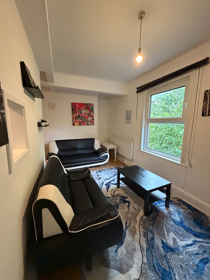 1 Bedroom Flat On Mapperley Road, Nottingham - Nottingham