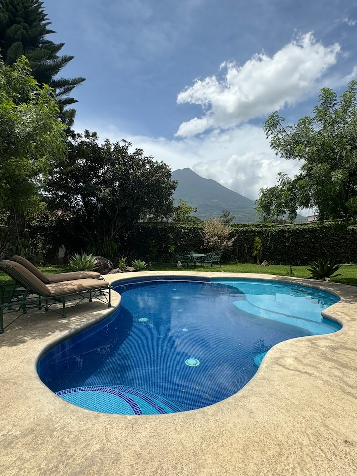 Gorgeous Home In Lush Gardens - Antigua Guatemala