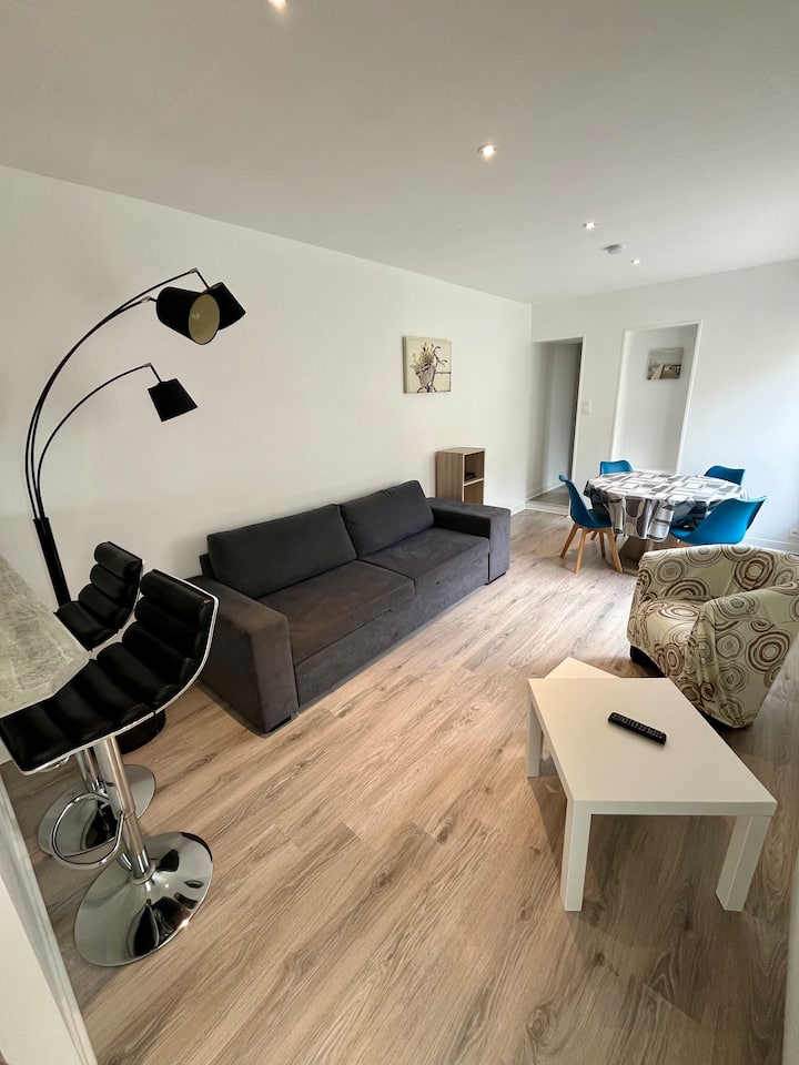 Location T2 3 éToiles Cour Et Jardin - Rochefort, France