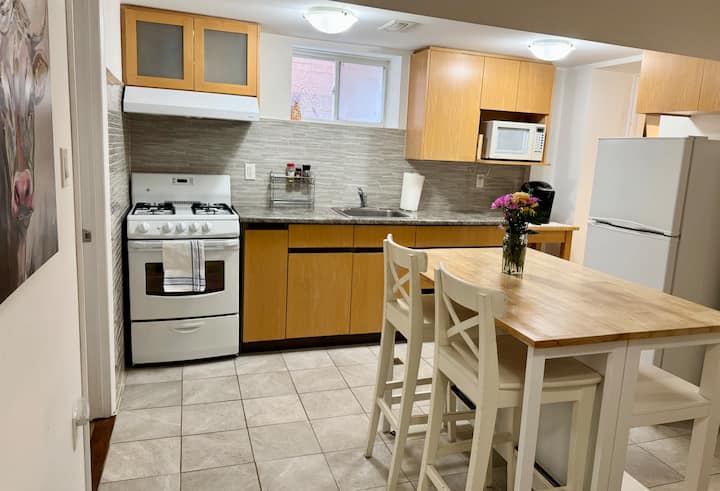 Private 1br Suite Near The Junction | Laundry Wifi - Toronto, ON
