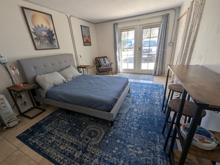 The Blue Lotus Guesthouse - Sacramento, CA