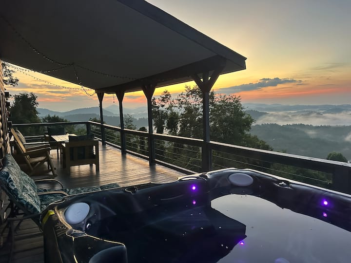 Unicorn Log Cabin - Views  & Hot Tub! - West Jefferson, NC