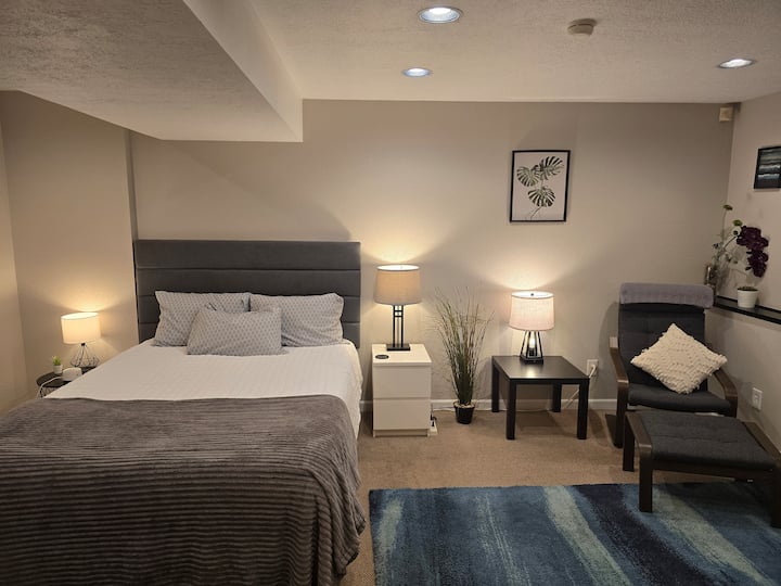 Stylish Secluded Suite - Gladstone, OR