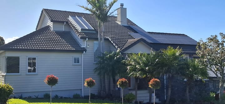 Stylish Two-bedroom Space With A Private Bathroom - Auckland