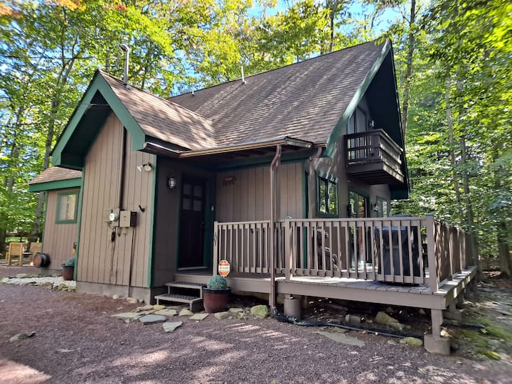 🐻The Poconos Rustic Cozy Bear Chalet Pet-friendly - Pennsylvania