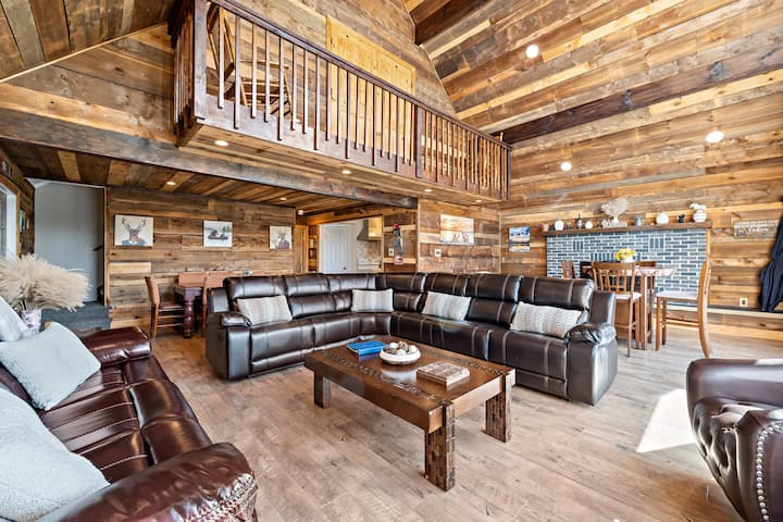 Big Blue Cabin | 5br Sauna, Pool, Lake & Slopes. - Jim Thorpe, PA
