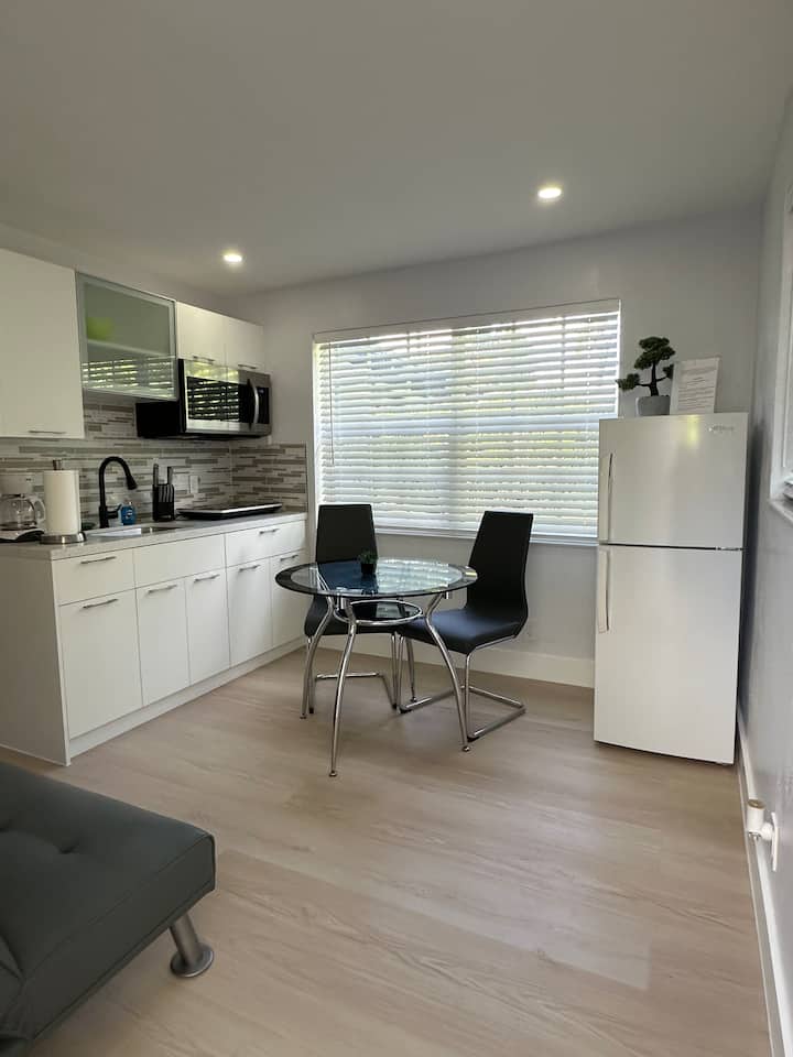 Just Renovated! Cozy Private Apt Near Hllwd Beach - Broward County, FL