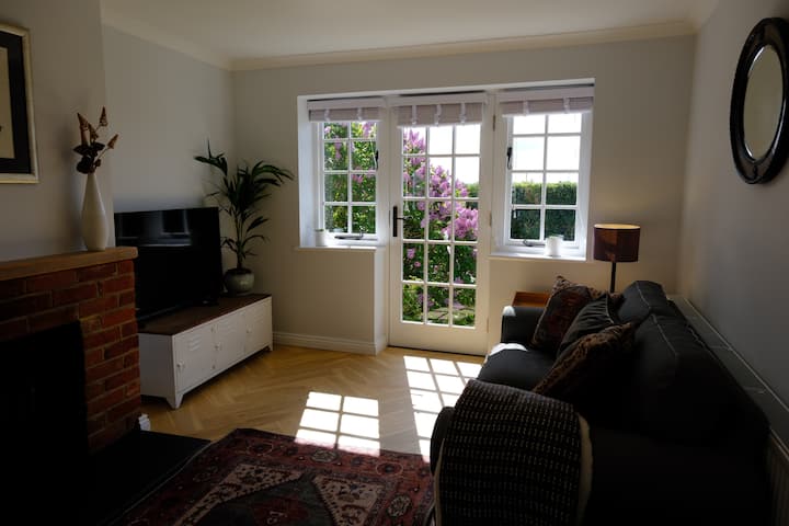 Beautifully Refurbished, Rural, Heritage Cottage - Bedford