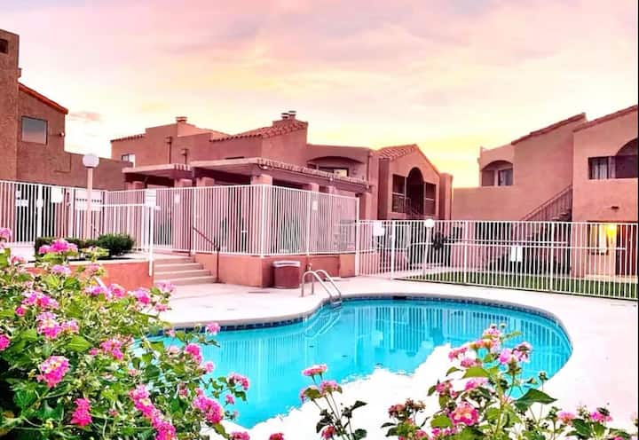 Gated 2 Bedroom Getaway With Pool, Spa & Gym - Tucson, AZ