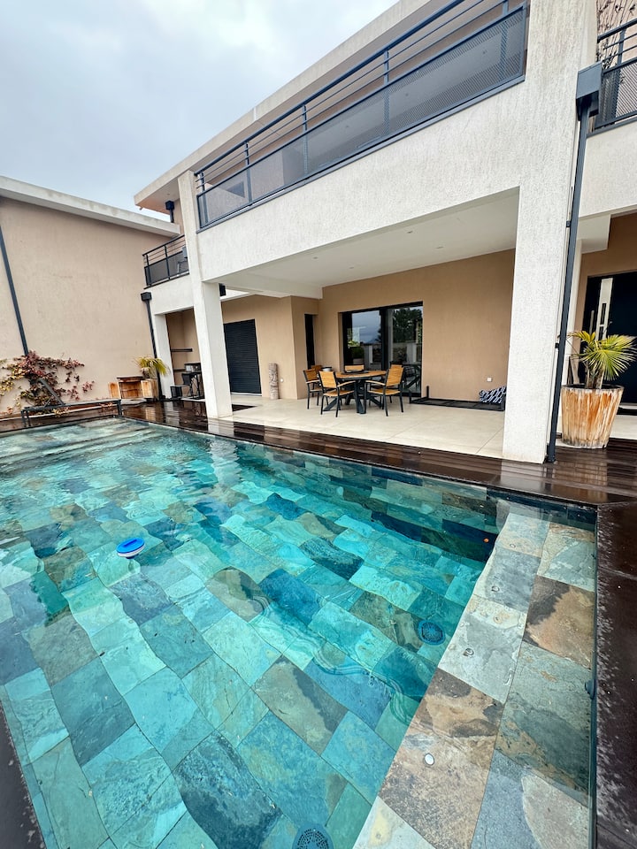 Haut De Villa Avec Balcon Et Accès Piscine - Fréjus