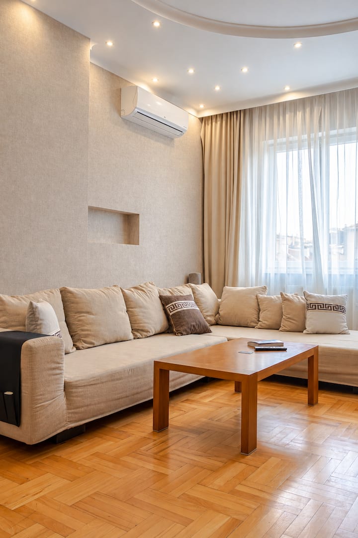 Grand Family Flat Near Vitosha Blvd, Parking - 소피아