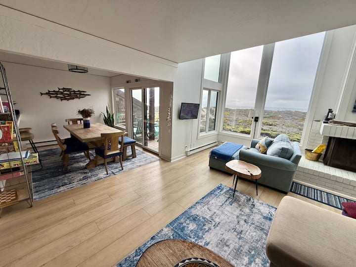 Oceanfront Beach House With Private Hot Tub - Moss Landing, CA