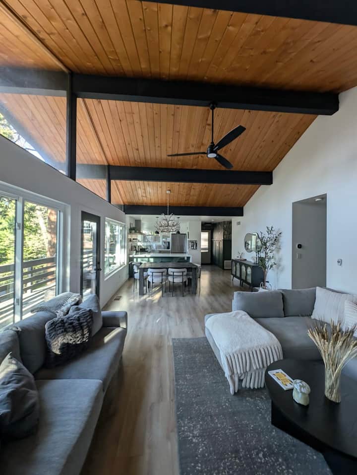 Fam+pet Friendly | Peaceful Cozy Chalet Near Town - Crestline, CA