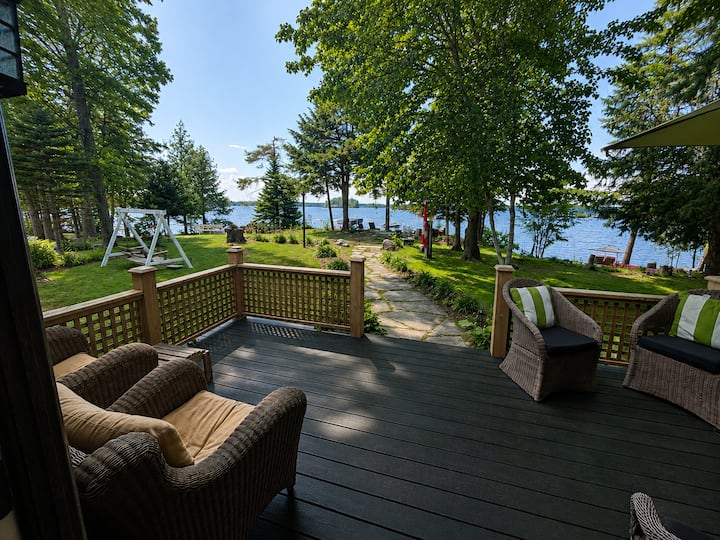 Waterfront Lake Muskoka Retreat - Gravenhurst