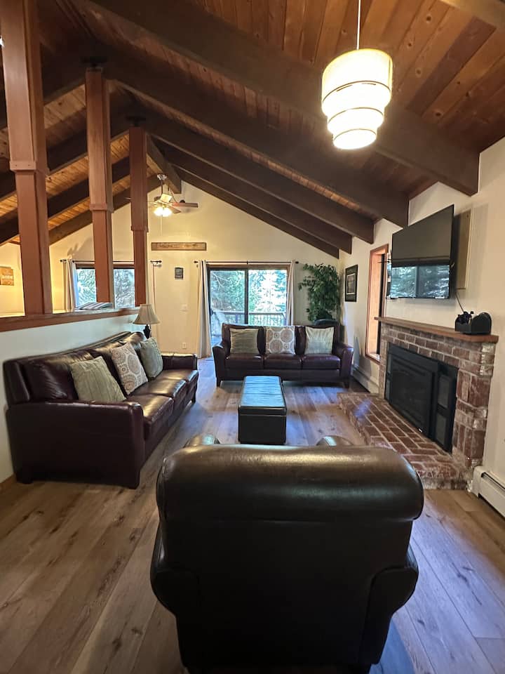Peaceful 4br/4ba Tahoe Home W/garage - Lake Tahoe