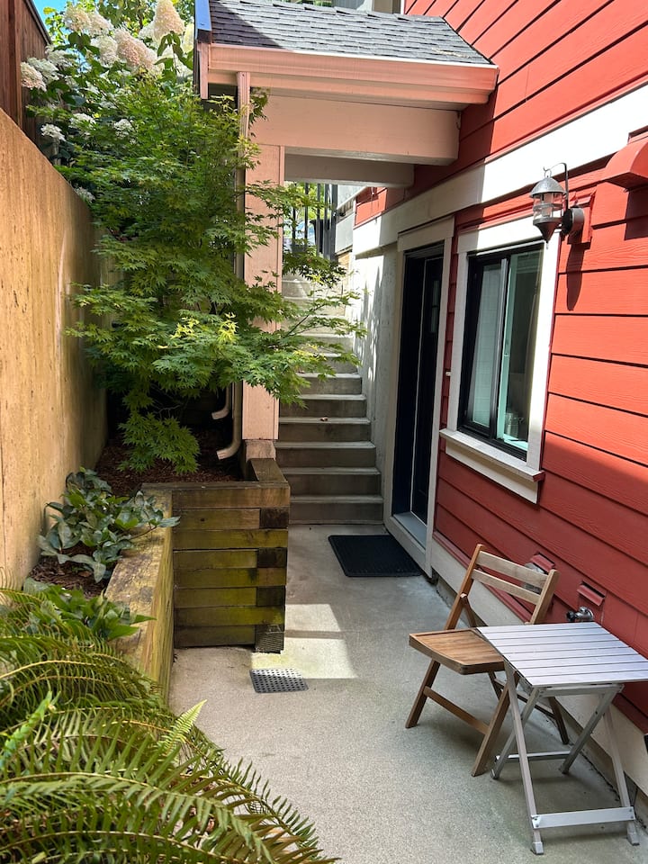 1 Bedroom Suite In New Westminster - 本那比